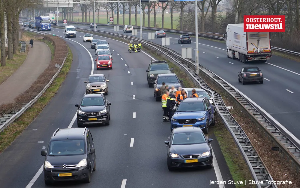 Ongeluk op A27 bij Oosterhout zorgt voor file